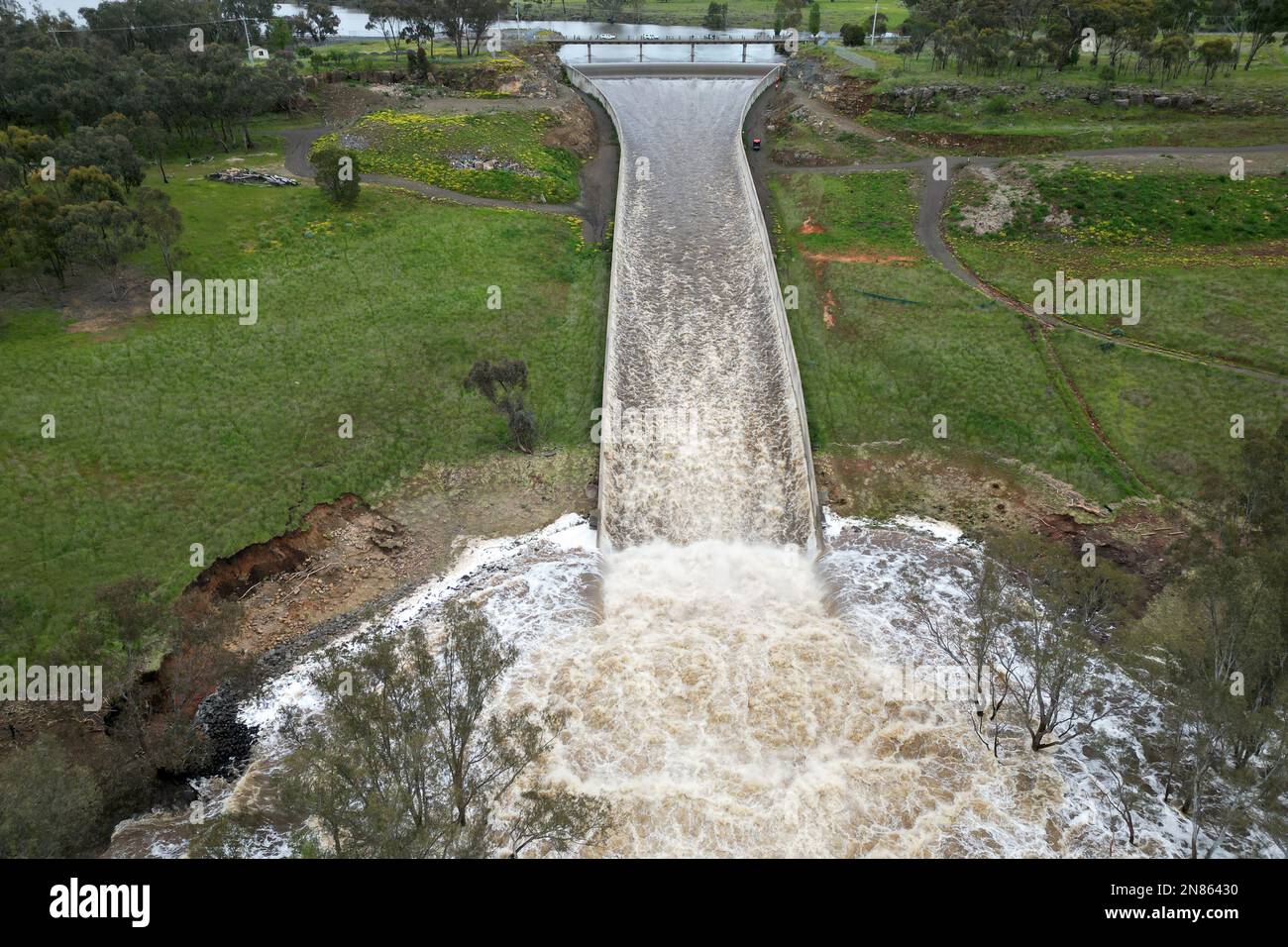 Lake Eppalock dam spillway overflowing into the Campaspe River near ...
