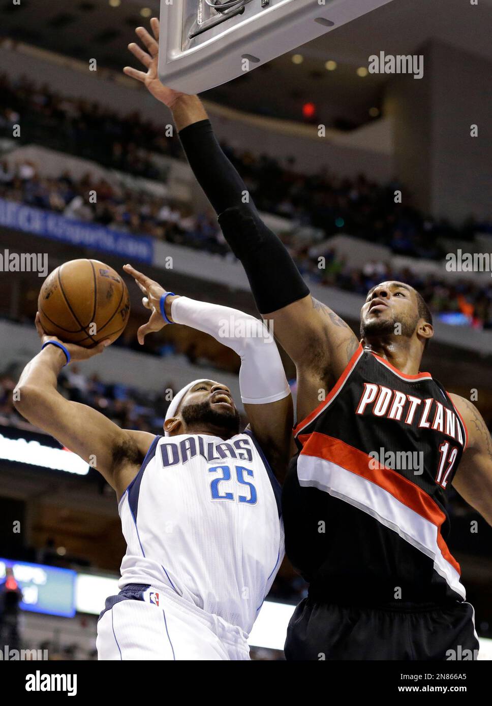 Dallas Mavericks' Vince Carter (25) shoots over Portland Trail Blazers ...