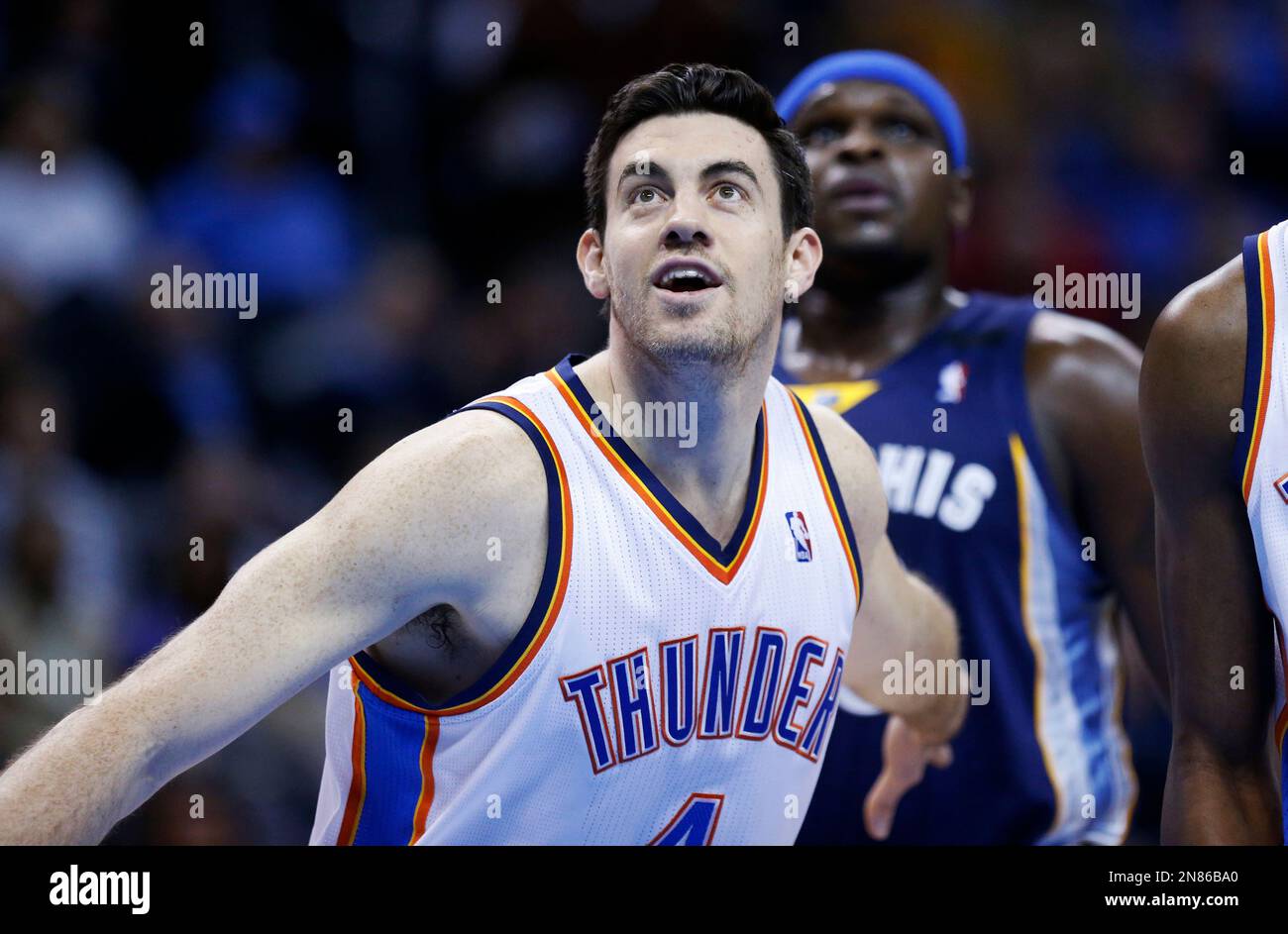 Oklahoma City Thunder forward Nick Collison (4) and Memphis Grizzlies ...