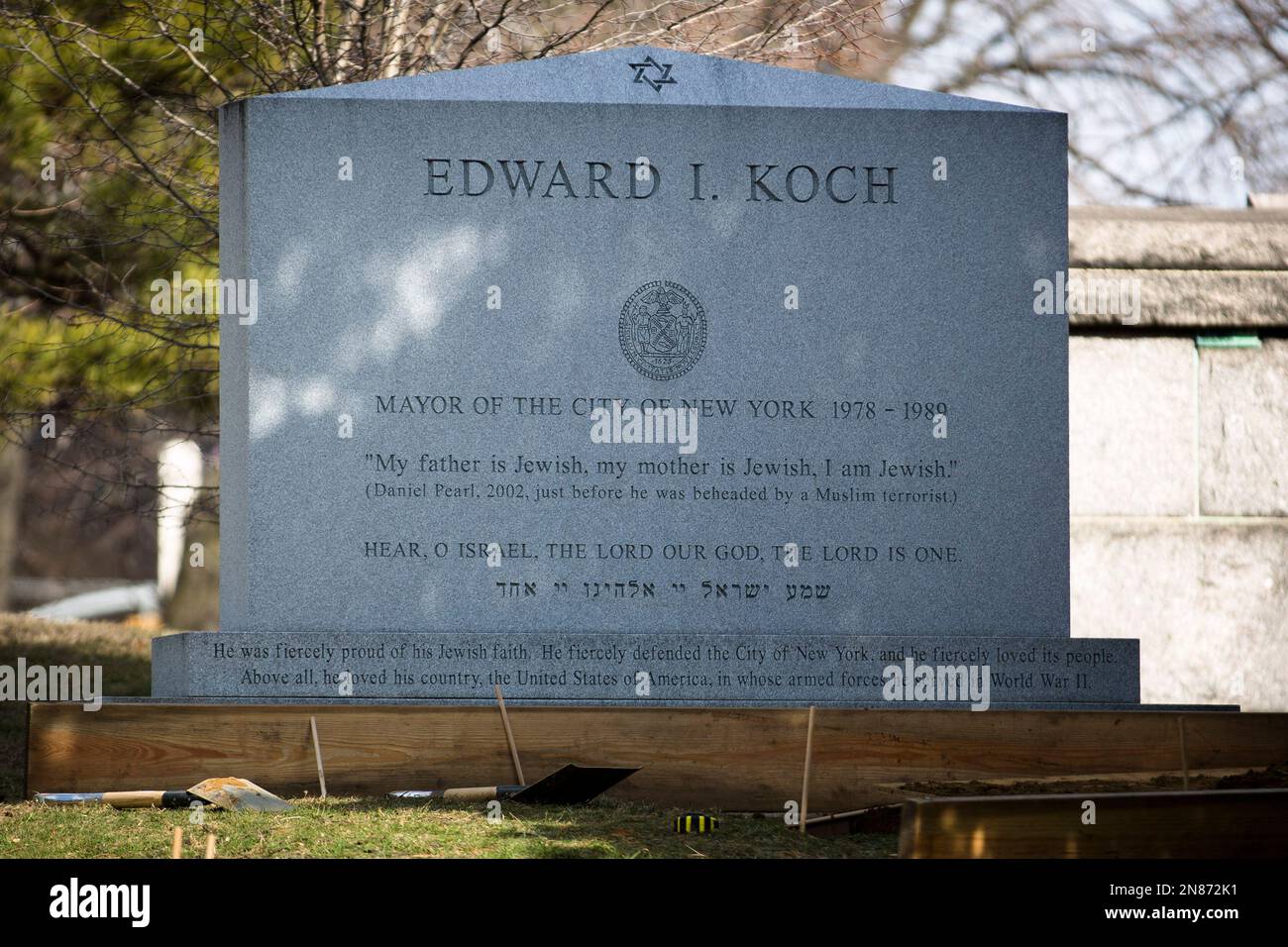 Workers at the Trinity Church Cemetery prepare former New York City ...