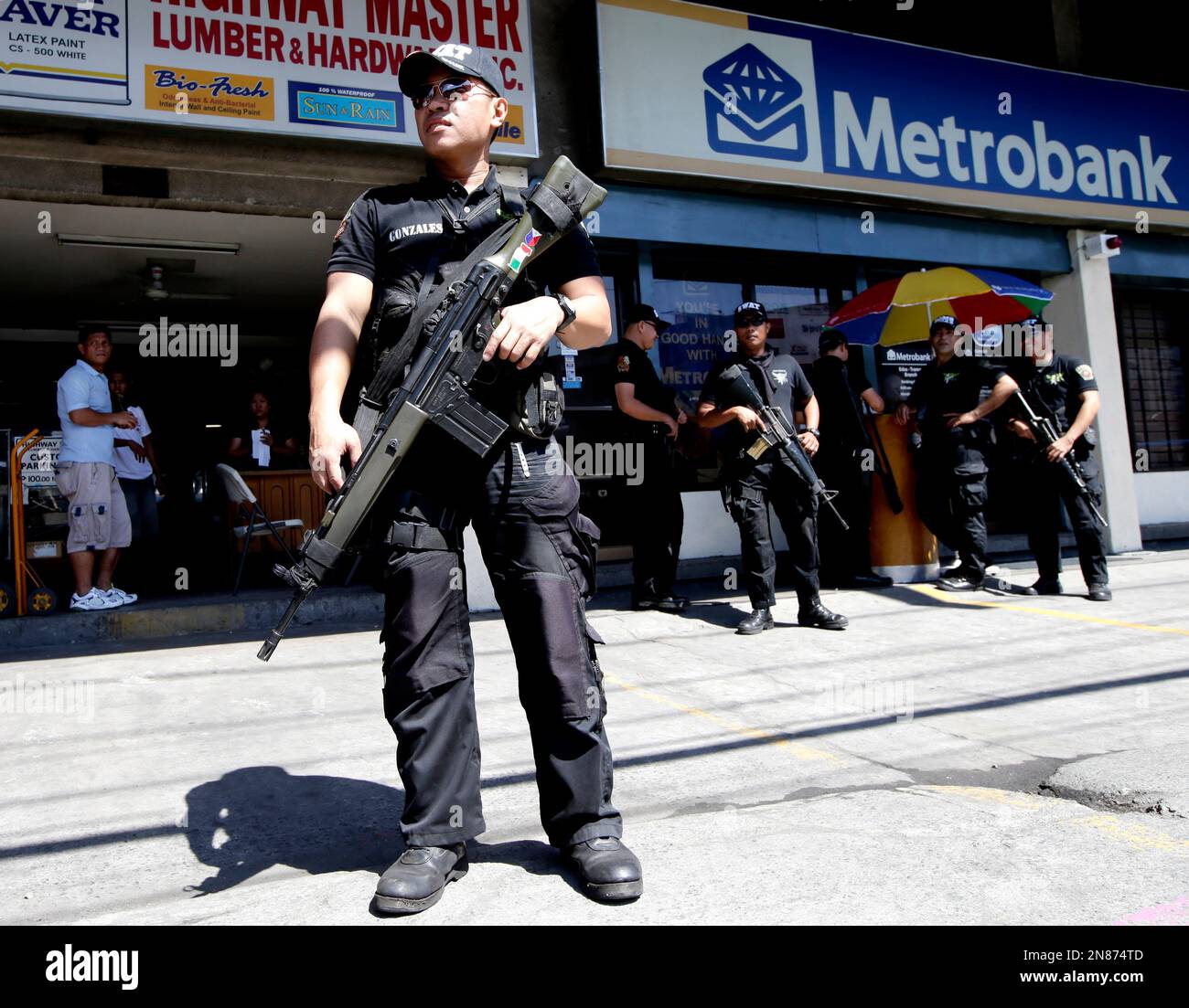 Pasay city SWAT members of the Philippine National Police make the ...