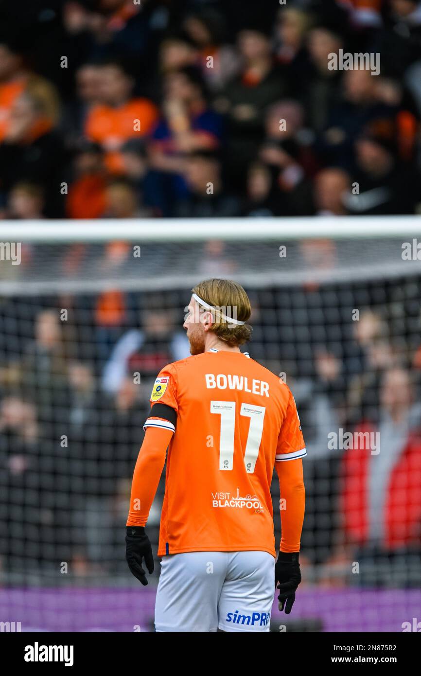 Josh Bowler #11 of Blackpool during the Sky Bet Championship match ...