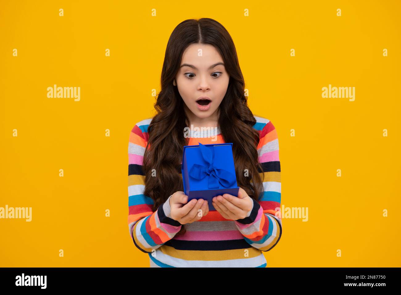 Shocked amazed face, surprised emotions of young teenager girl ...