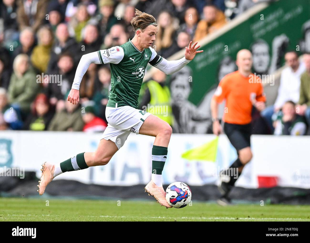 Plymouth Argyle midfielder Callum Wright (26) controls the ball during ...