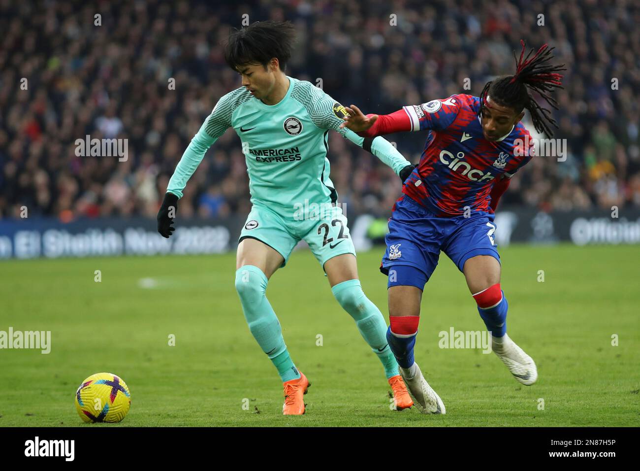 Kaoru Mitoma of Brighton & Hove Albion battles for possession with ...