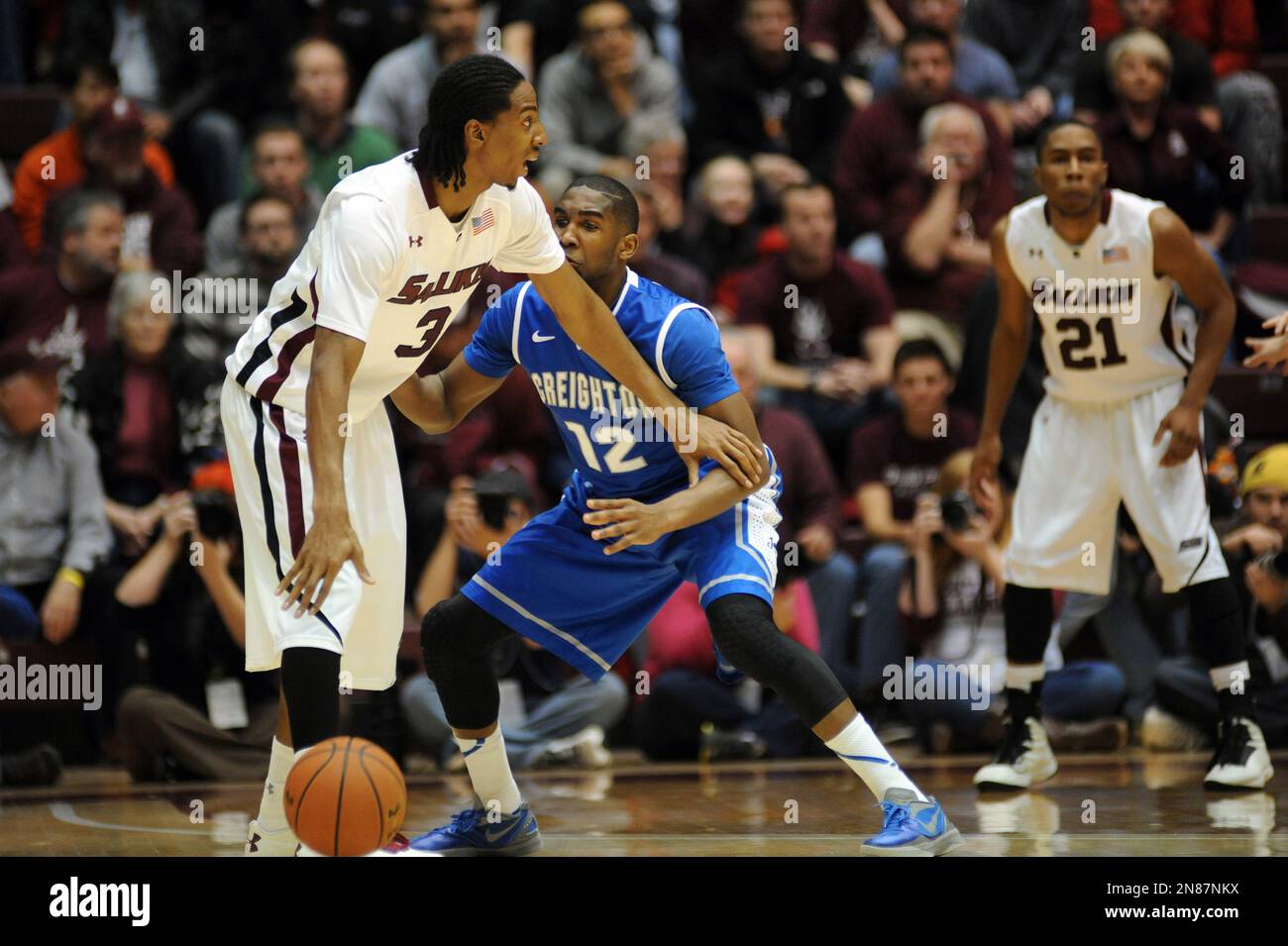 Southern Illinois' Desmar Jackson (3) looks to drive the ball while ...