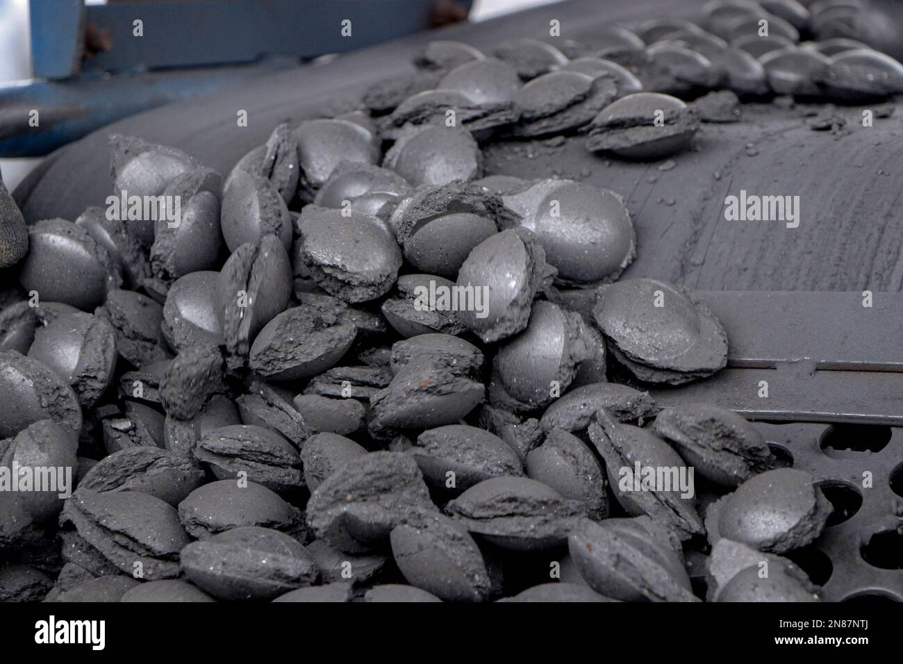 Smelting iron hi-res stock photography and images - Alamy