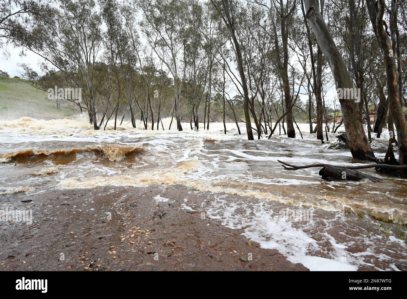 Indian ocean tsunami 2004 wave hi-res stock photography and images - Alamy