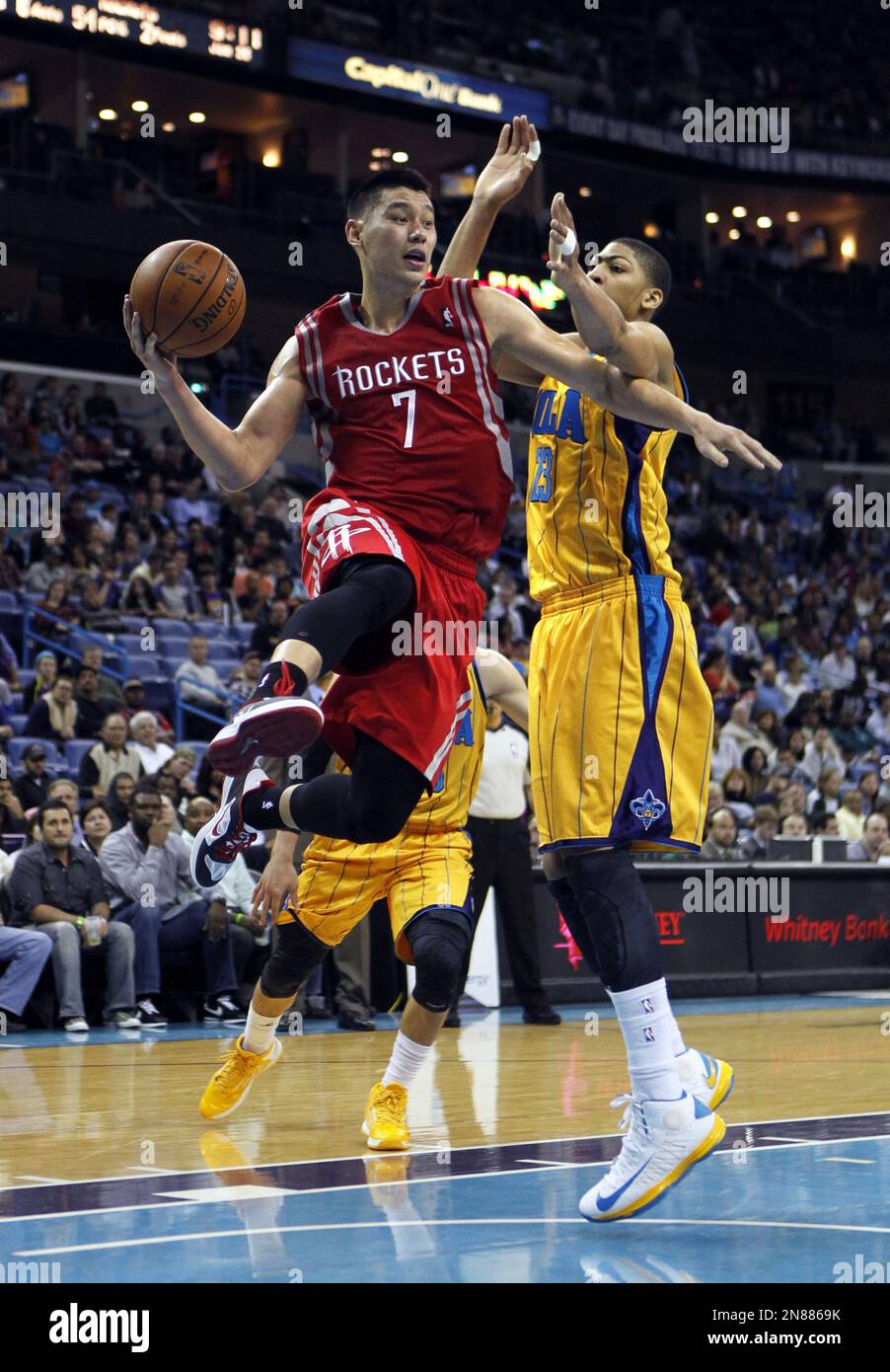 Houston Rockets point guard Jeremy Lin (7)drives past New Orleans ...