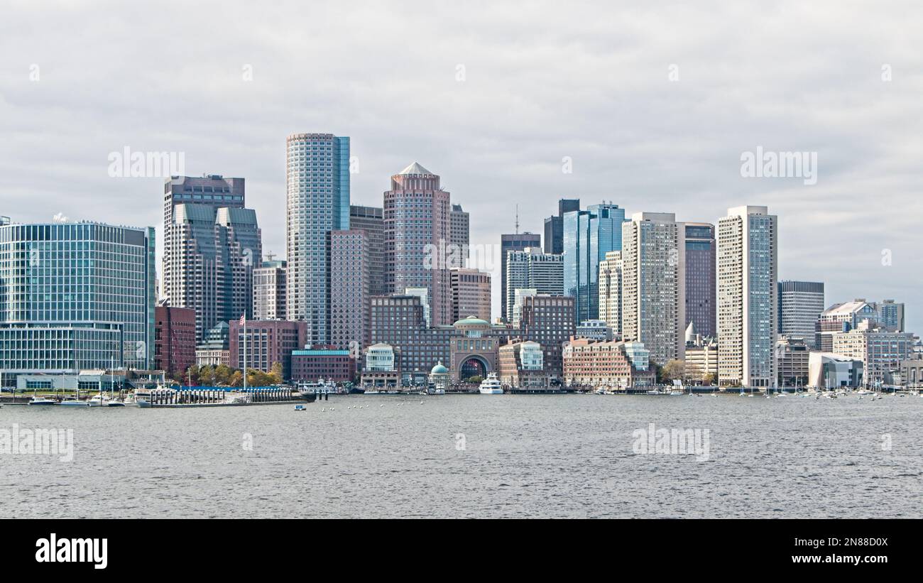 City skyscrapers famous landmarks waterfront hi-res stock photography ...
