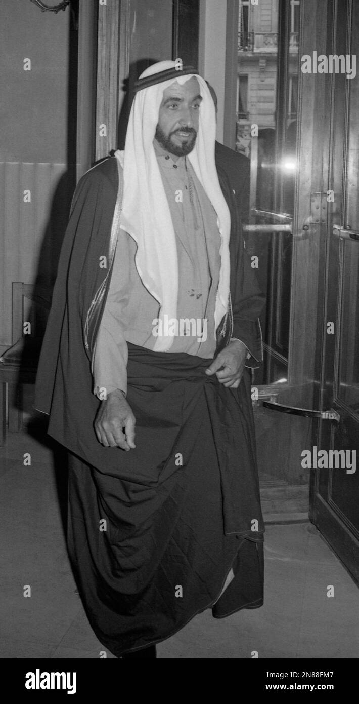 Sheikh Zayed bin Sultan Al Nahyan, Sultan of Abu Dhabi arriving in ...
