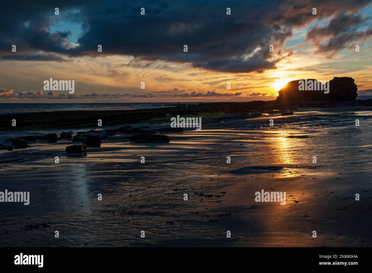Sandy beach on sunset in Bundoran town, Ireland Stock Photo - Alamy