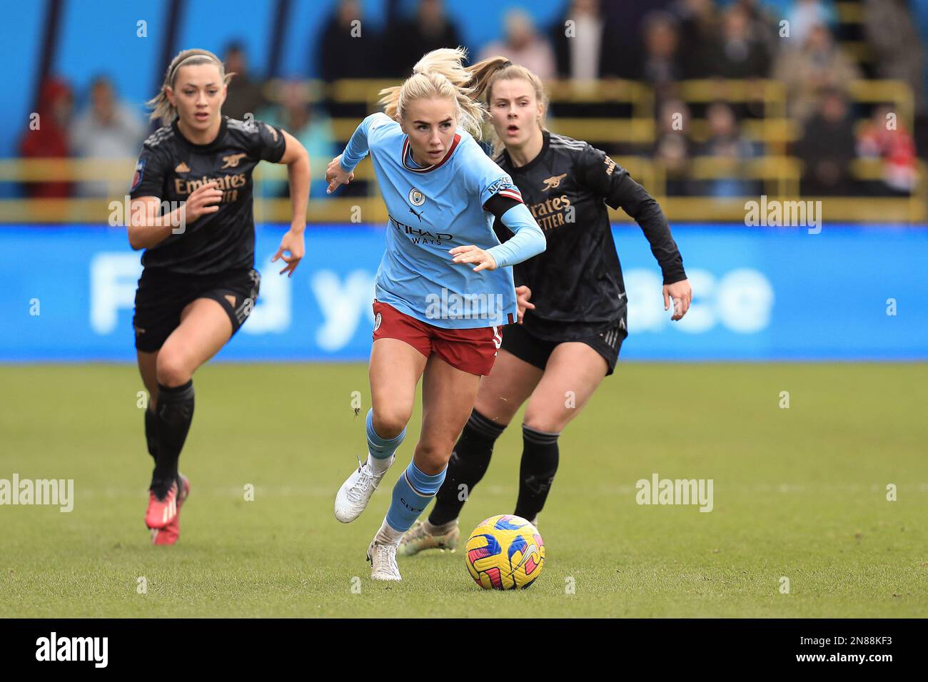 Midfield battles hi-res stock photography and images - Alamy