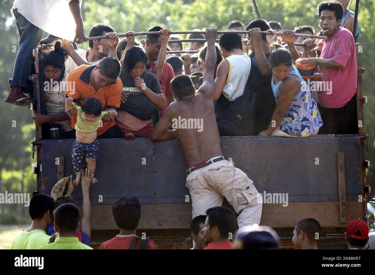 In this Jan. 20, 2013 photo, Ache indigenous people from the Chupa Pou ...
