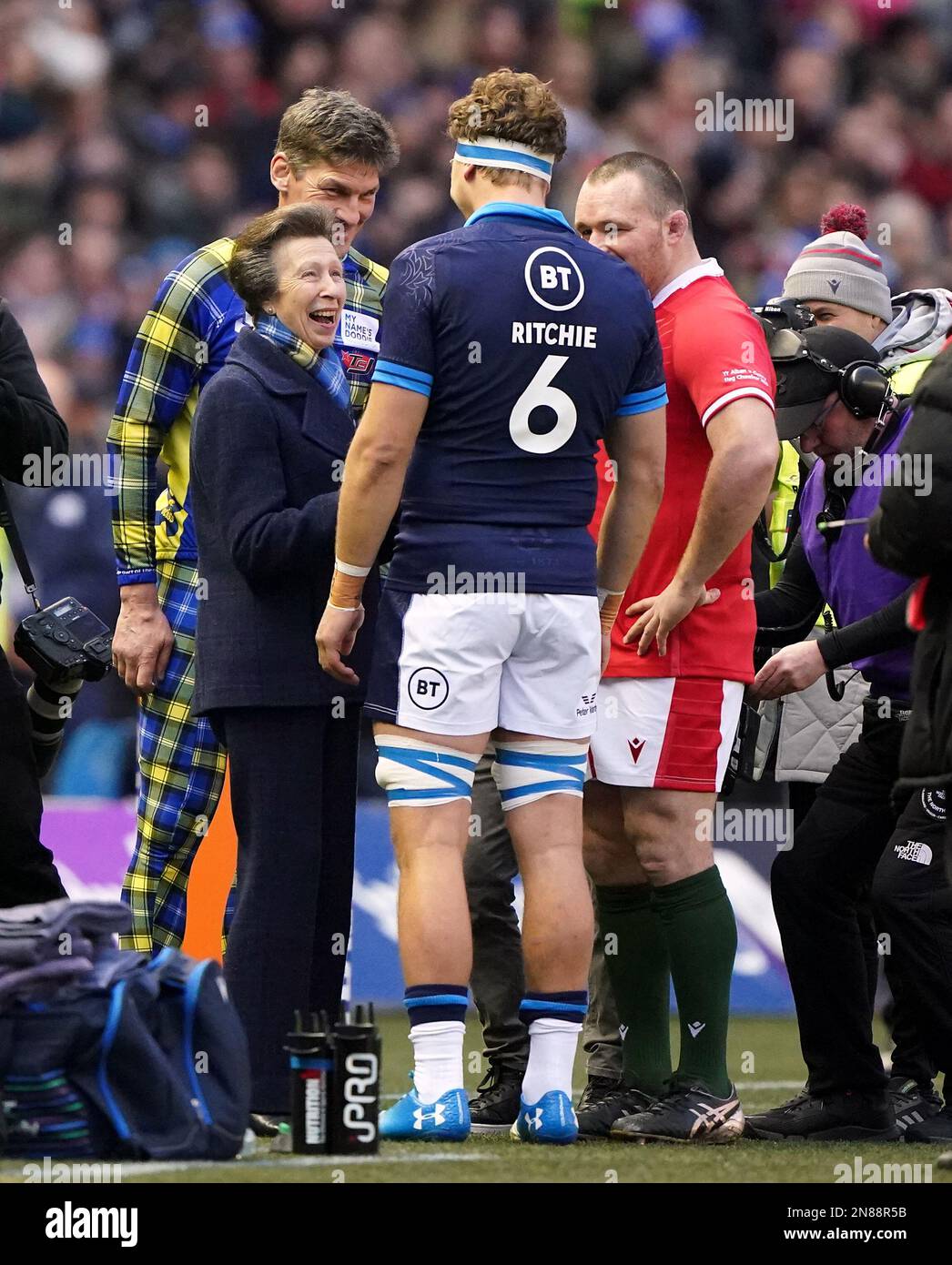 The Princess Royal hands over the match ball to Scotland’s Jamie ...