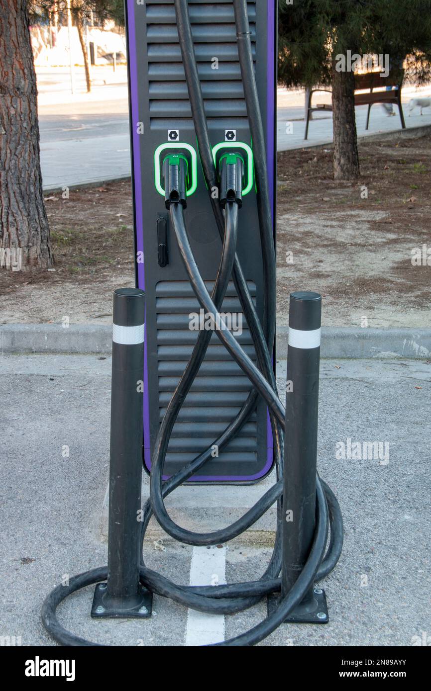 Charging point for electric vehicles in the city Stock Photo - Alamy