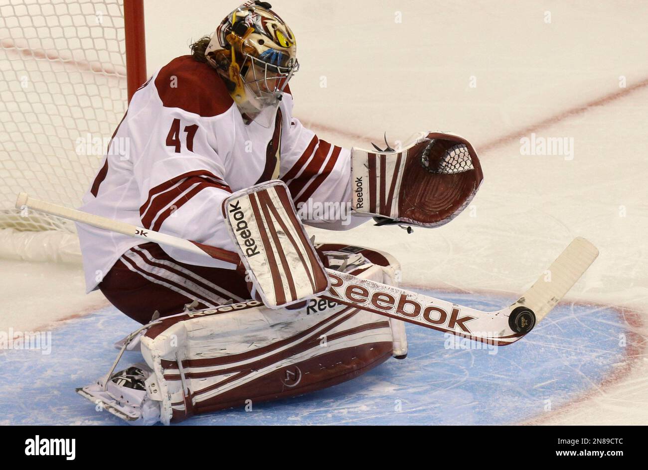 Phoenix Coyotes goalie Mike Smith (41) shops a shot during the first ...