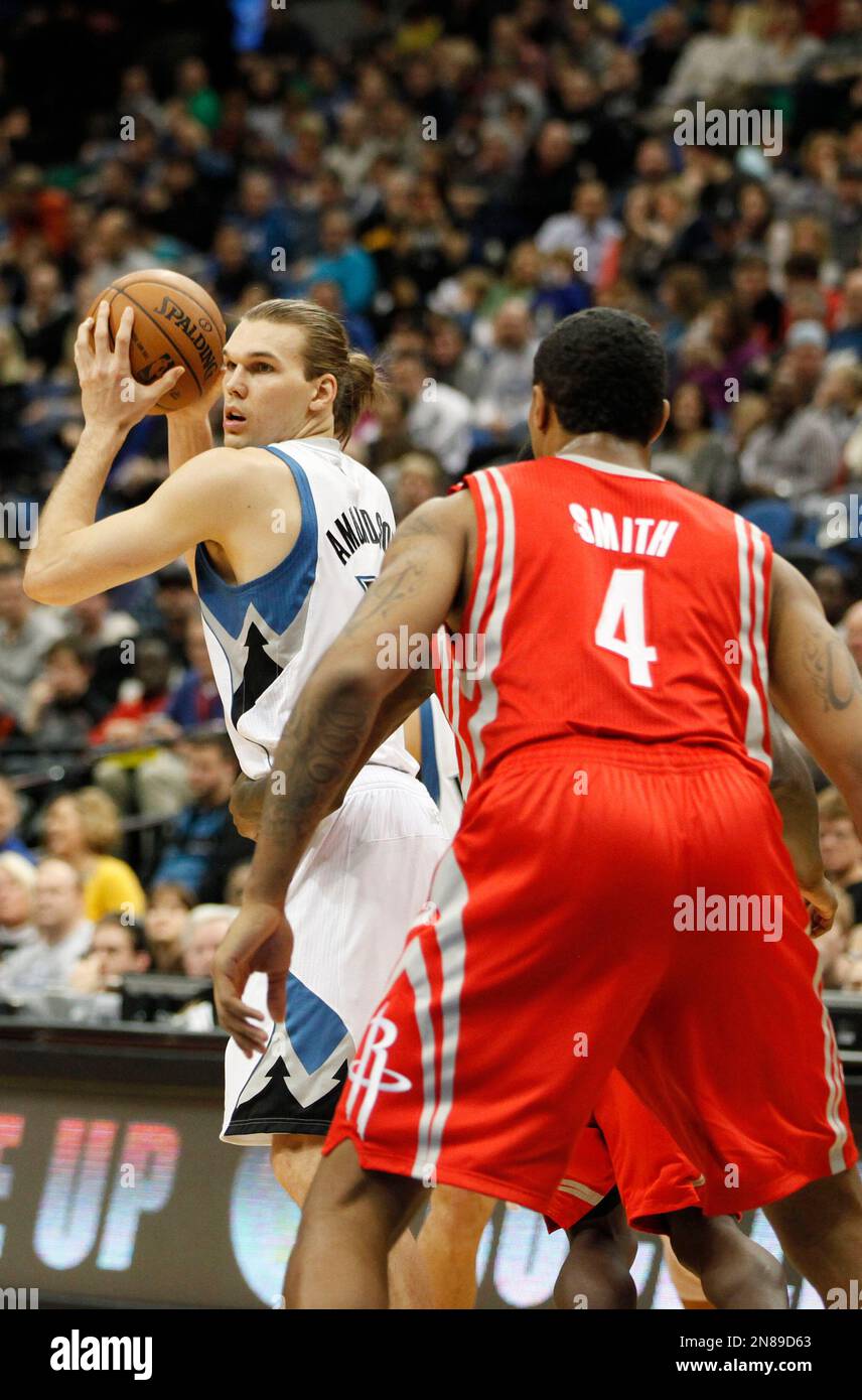 Minnesota Timberwolves forward Lou Amundson, left, protects the ball ...