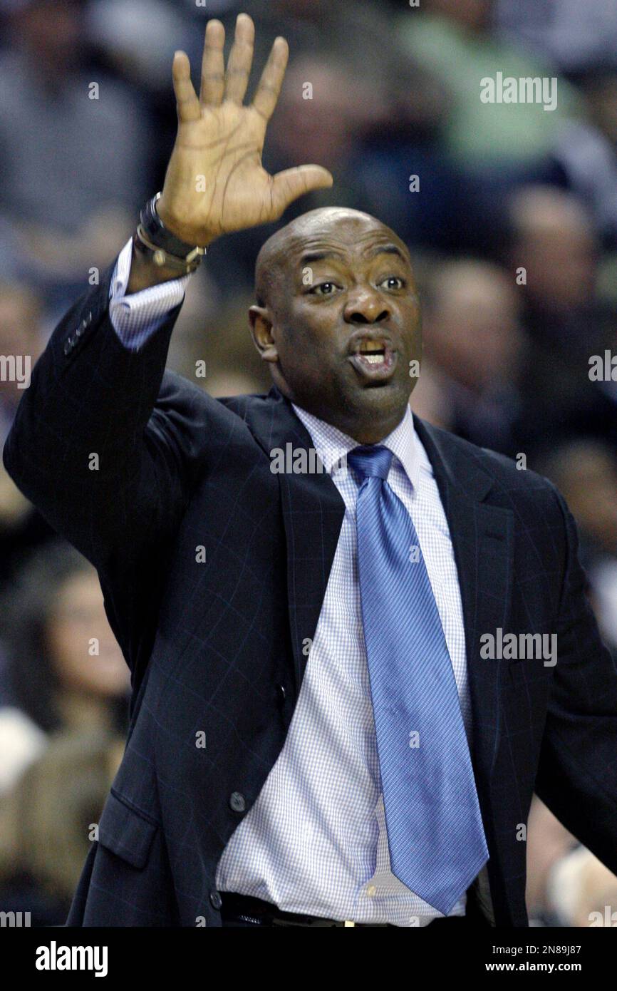 Sacramento Kings coach Keith Smart gestures during the second half of ...