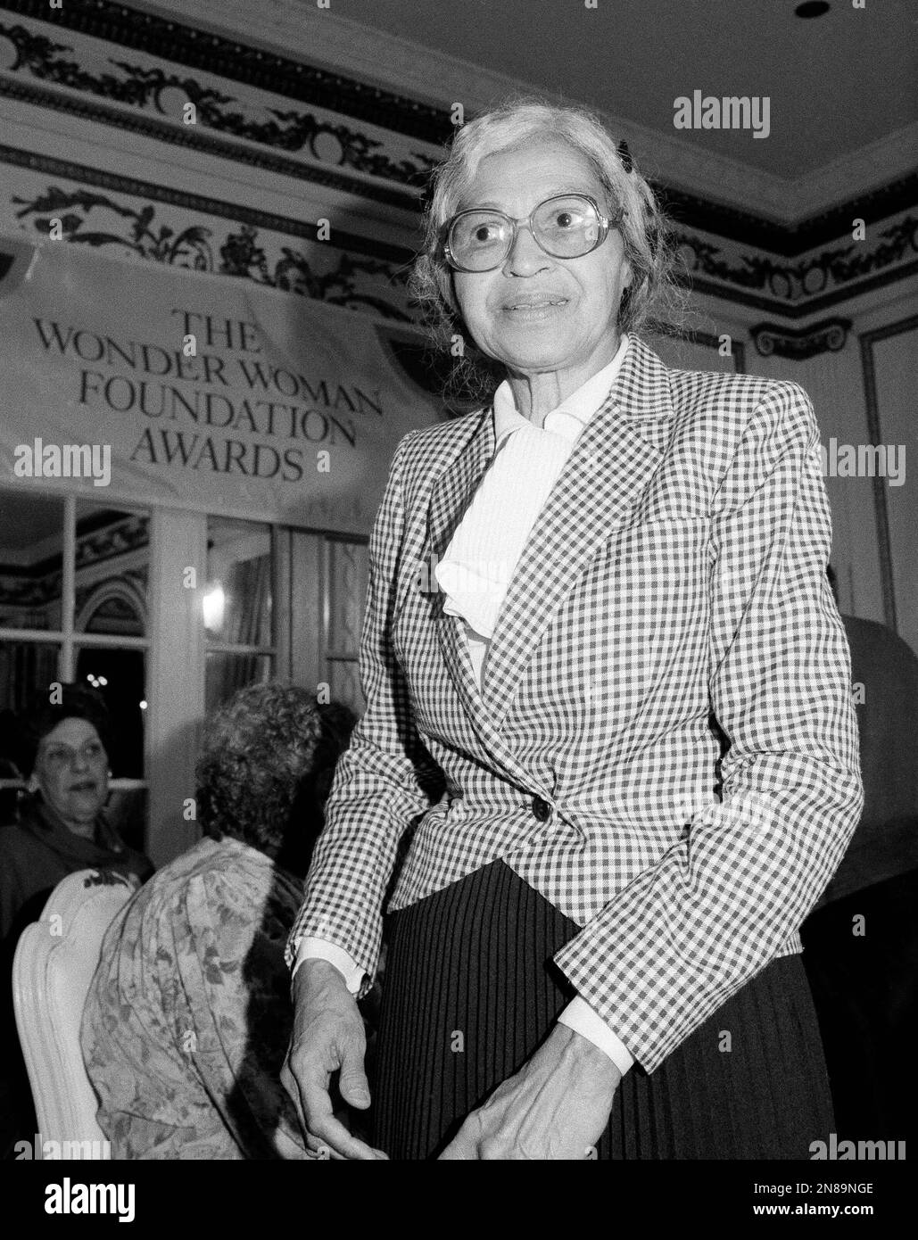 Rosa Parks receives the 1984 Eleanor Roosevelt Woman of Courage award ...