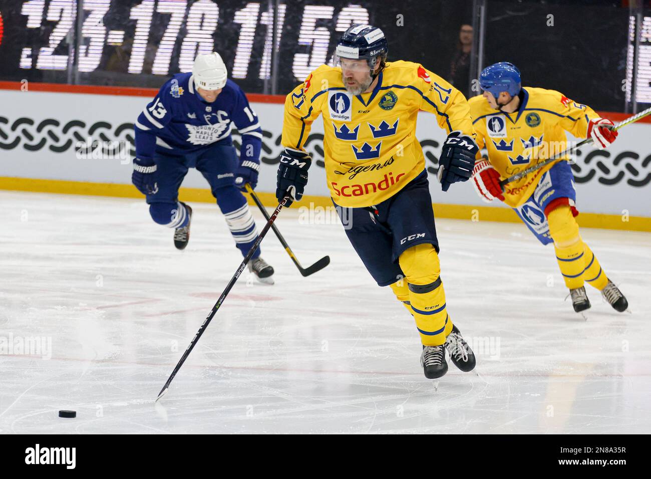 Peter forsberg swedish ice hockey hi-res stock photography and images ...