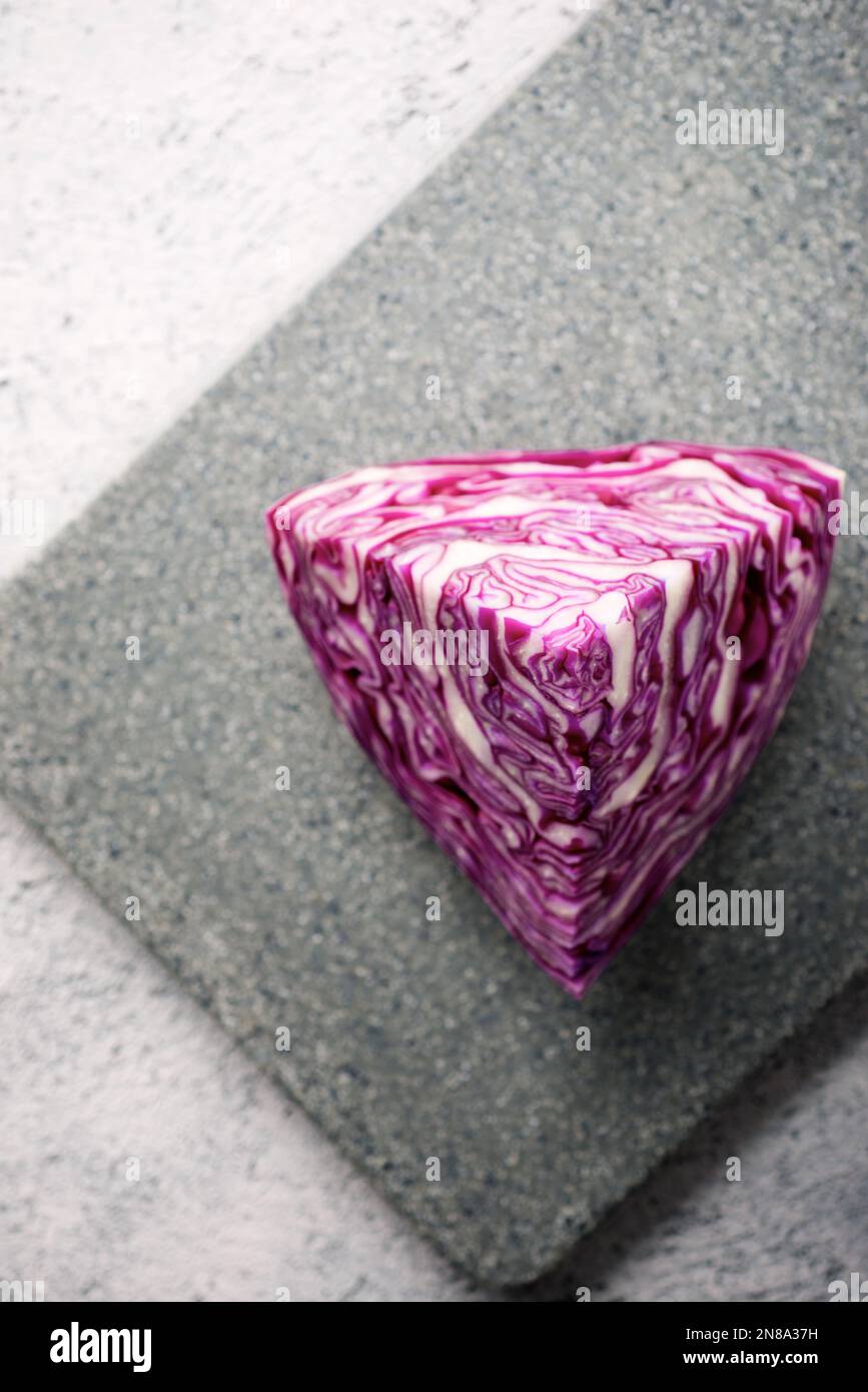 Red cabbage piece on a chopping board Stock Photo - Alamy