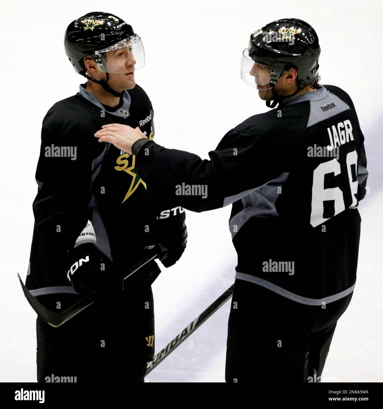 Dallas Stars defenseman Stephane Robidas (3) listens to right wing ...