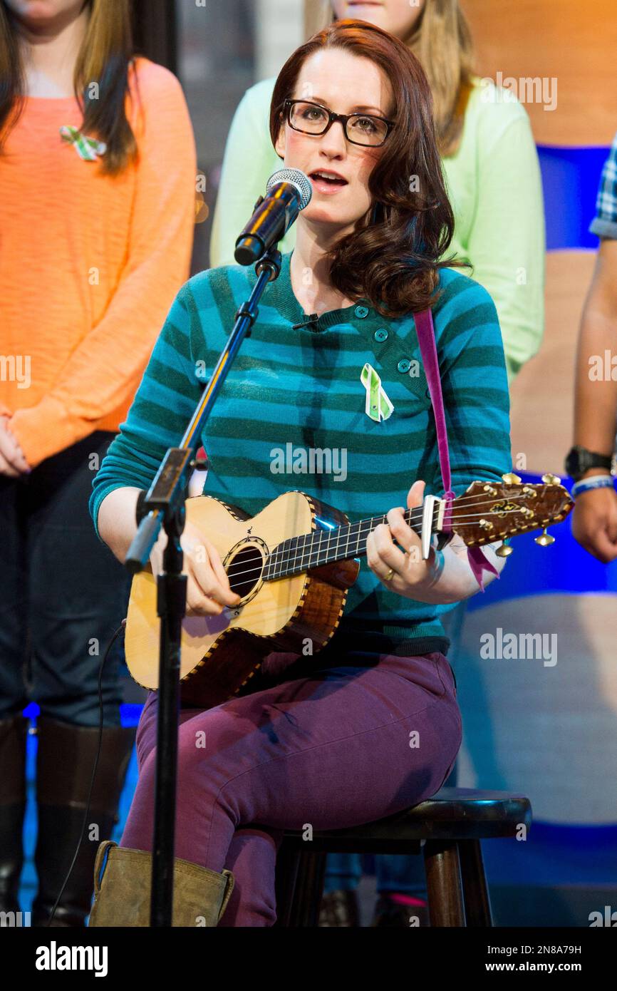 Ingrid Michaelson accompanied by children from Newtown, Conn. and Sandy ...