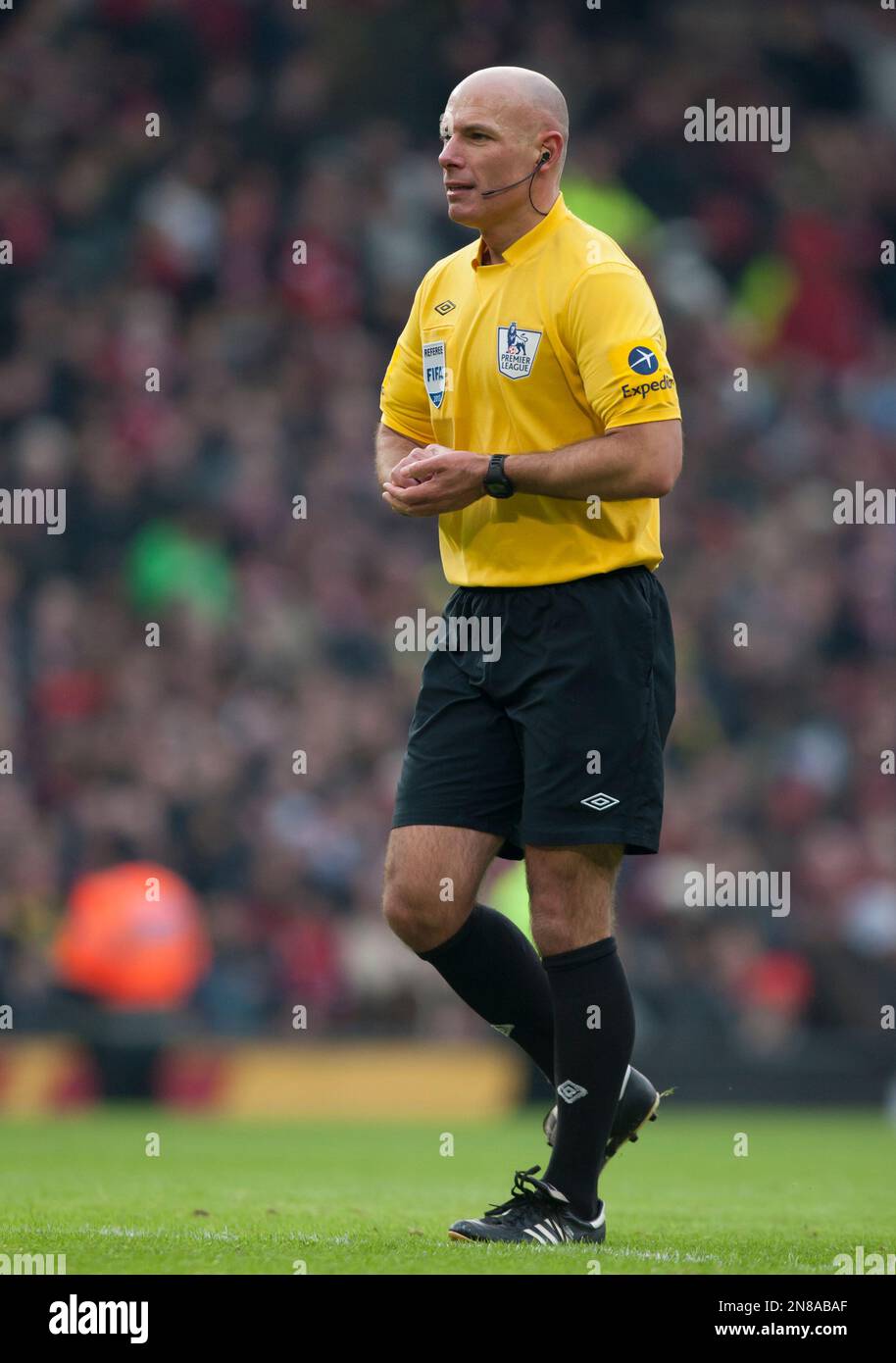 Referee Howard Webb during Manchester United's English Premier League ...