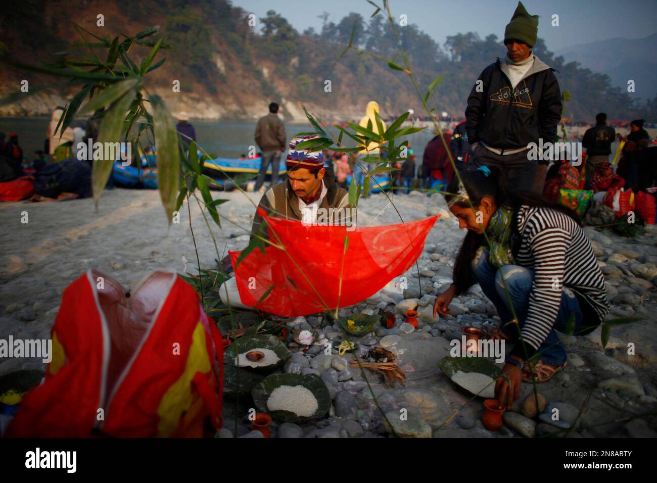 Nepalese devotees perform rituals after taking a holy dip in Narayani ...
