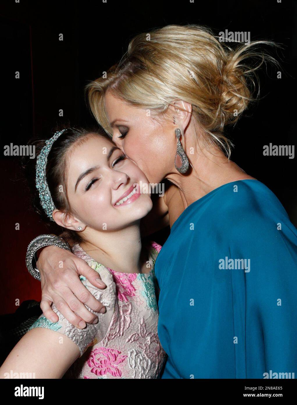 Actresses Ariel Winter, left, and Julie Bowen attend the Fox Golden ...