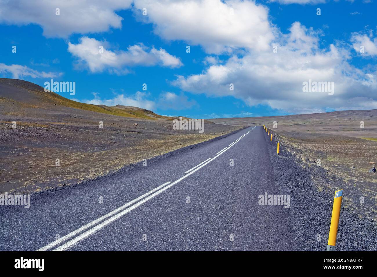 Yellow poles hi-res stock photography and images - Alamy