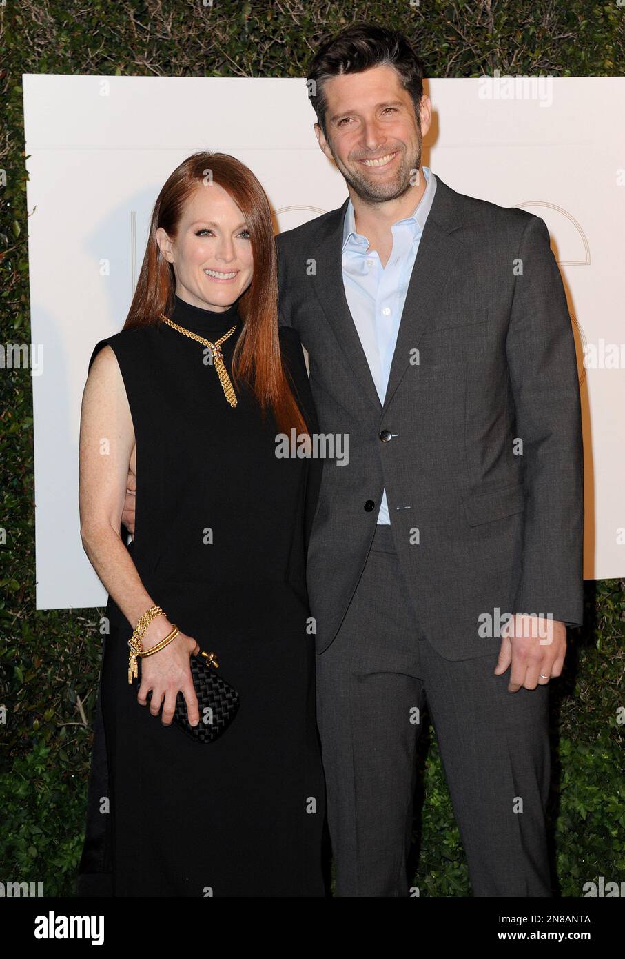 Bart Freundlich, right, and Julianne Moore arrive at the World Gold ...
