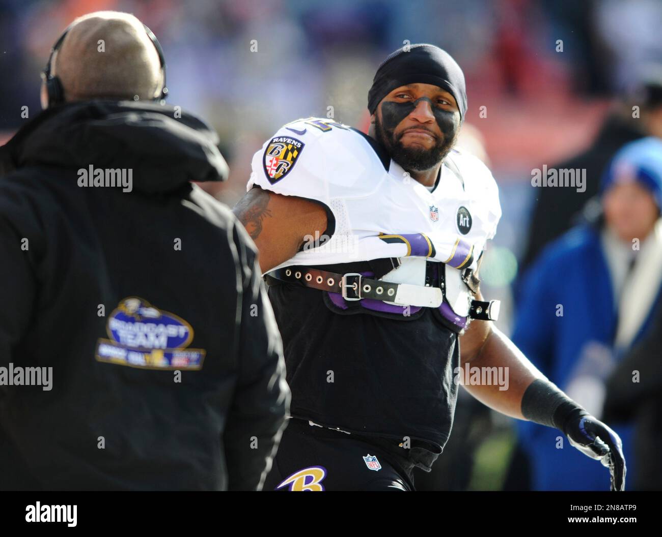 Baltimore Ravens inside linebacker Ray Lewis prepares to play the ...