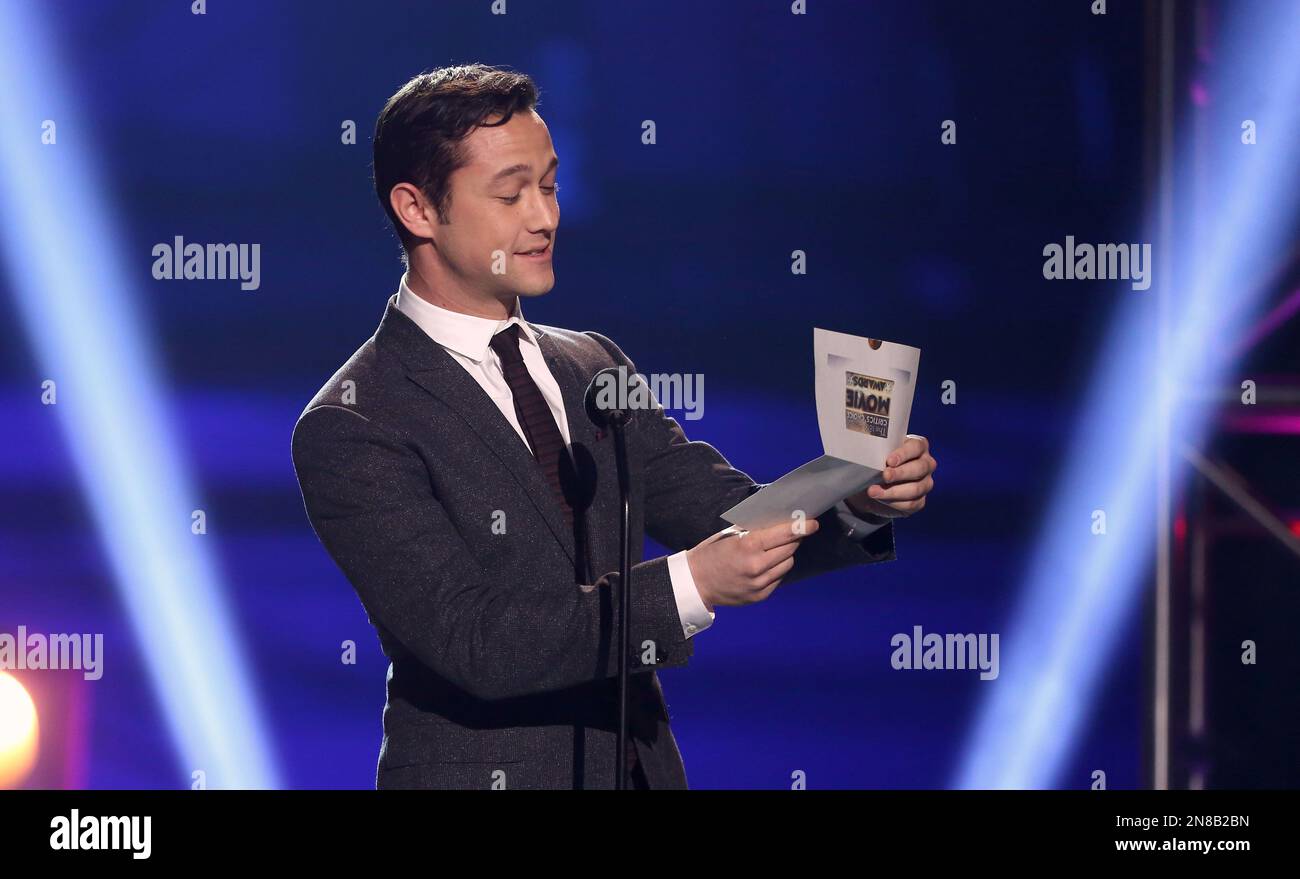 Joseph Gordon-Levitt presents the award for best actress at the 18th ...