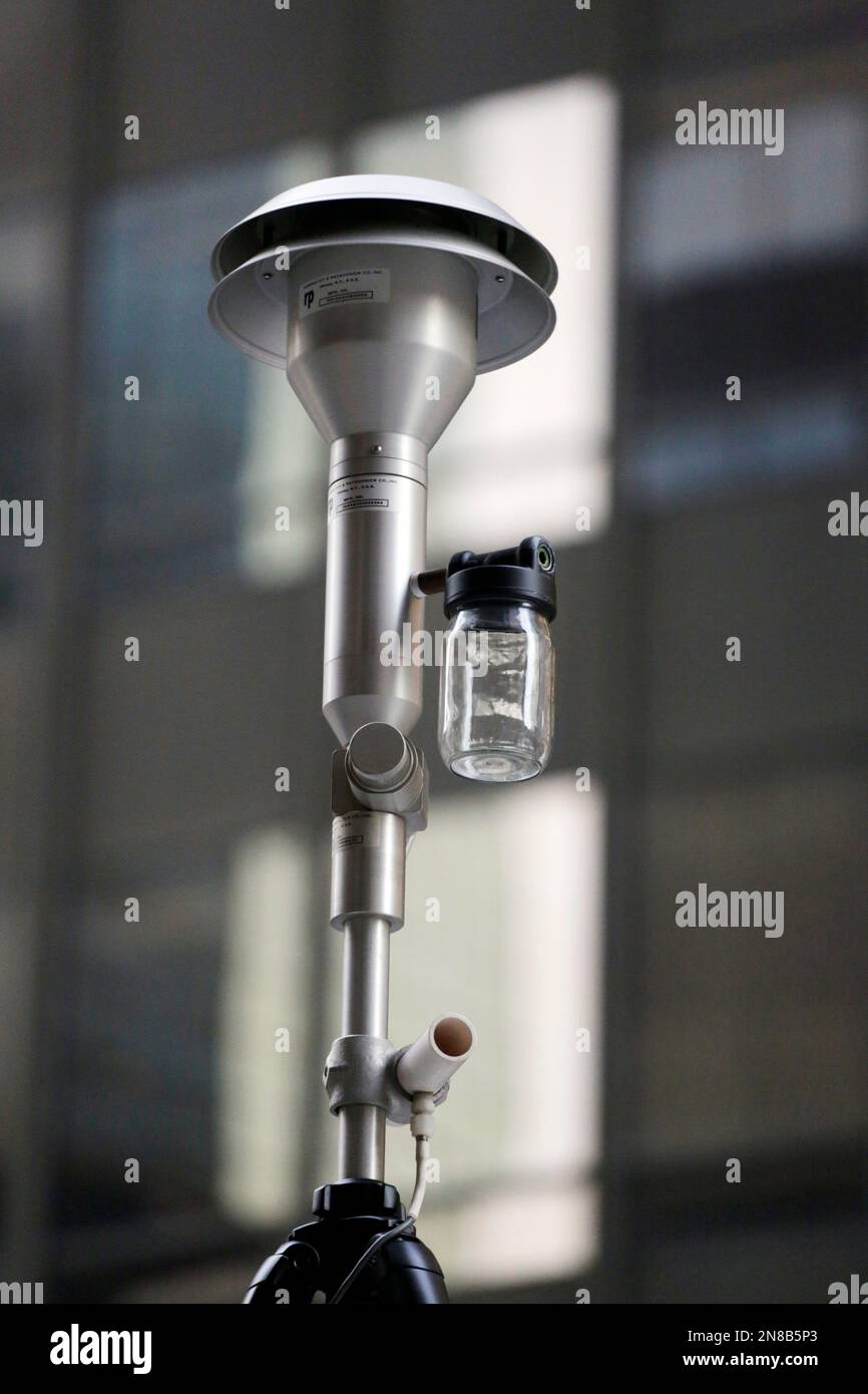 An air intake device installed on Water Street in lower Manhattan by ...