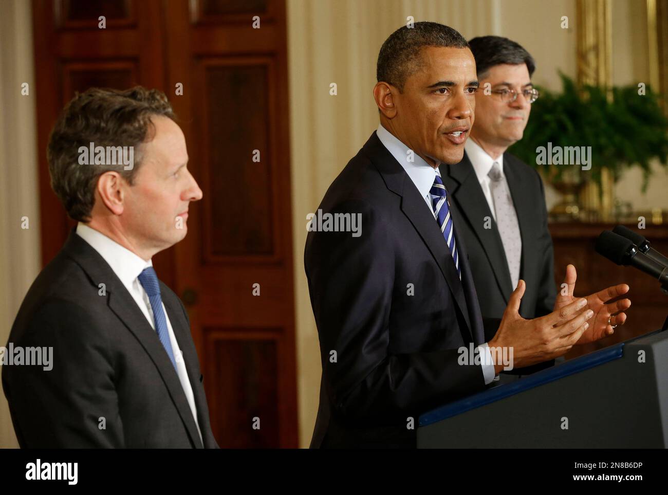 President Barack Obama, flanked by outgoing Treasury Secretary Timothy ...