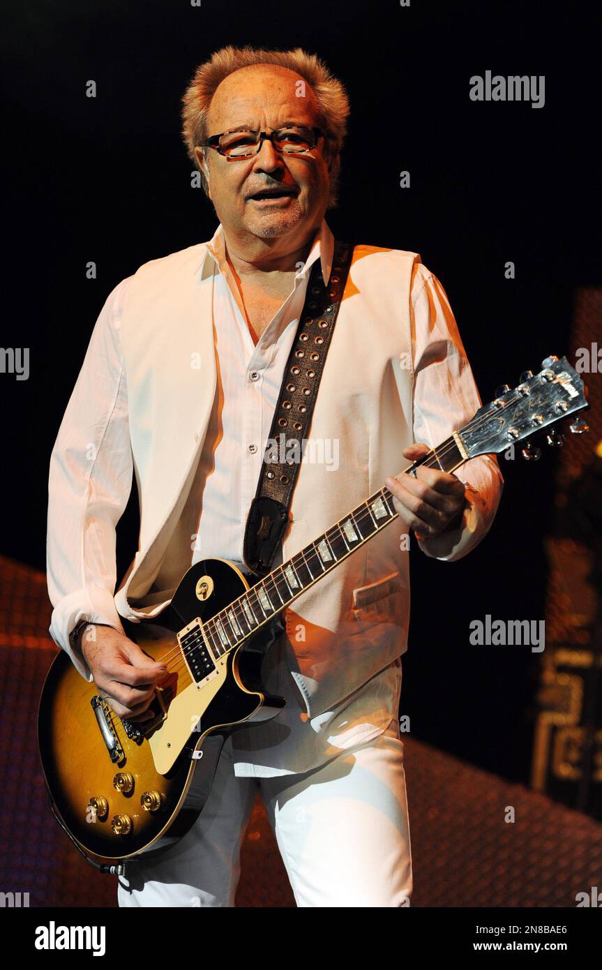 Mick Jones of Foreigner returns to the stage for the first time ...