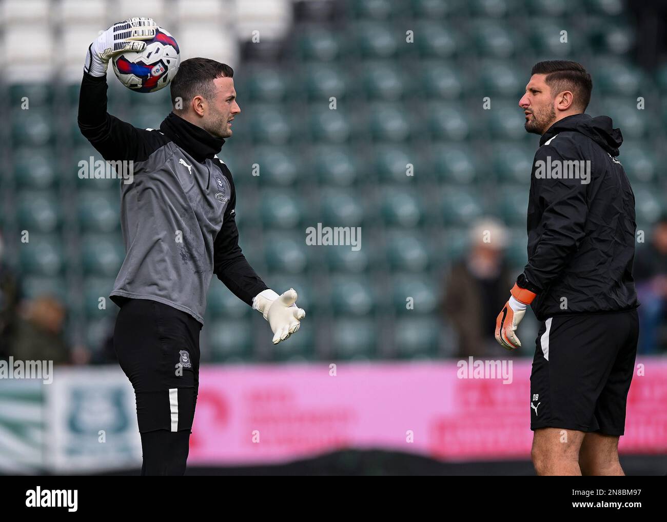 Goalkeeper callum burton hi-res stock photography and images - Alamy