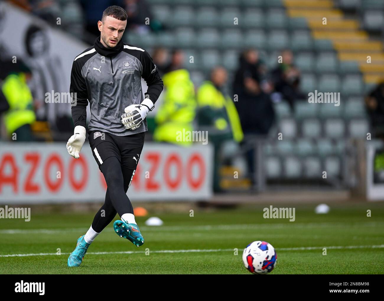 Goalkeeper callum burton hi-res stock photography and images - Alamy