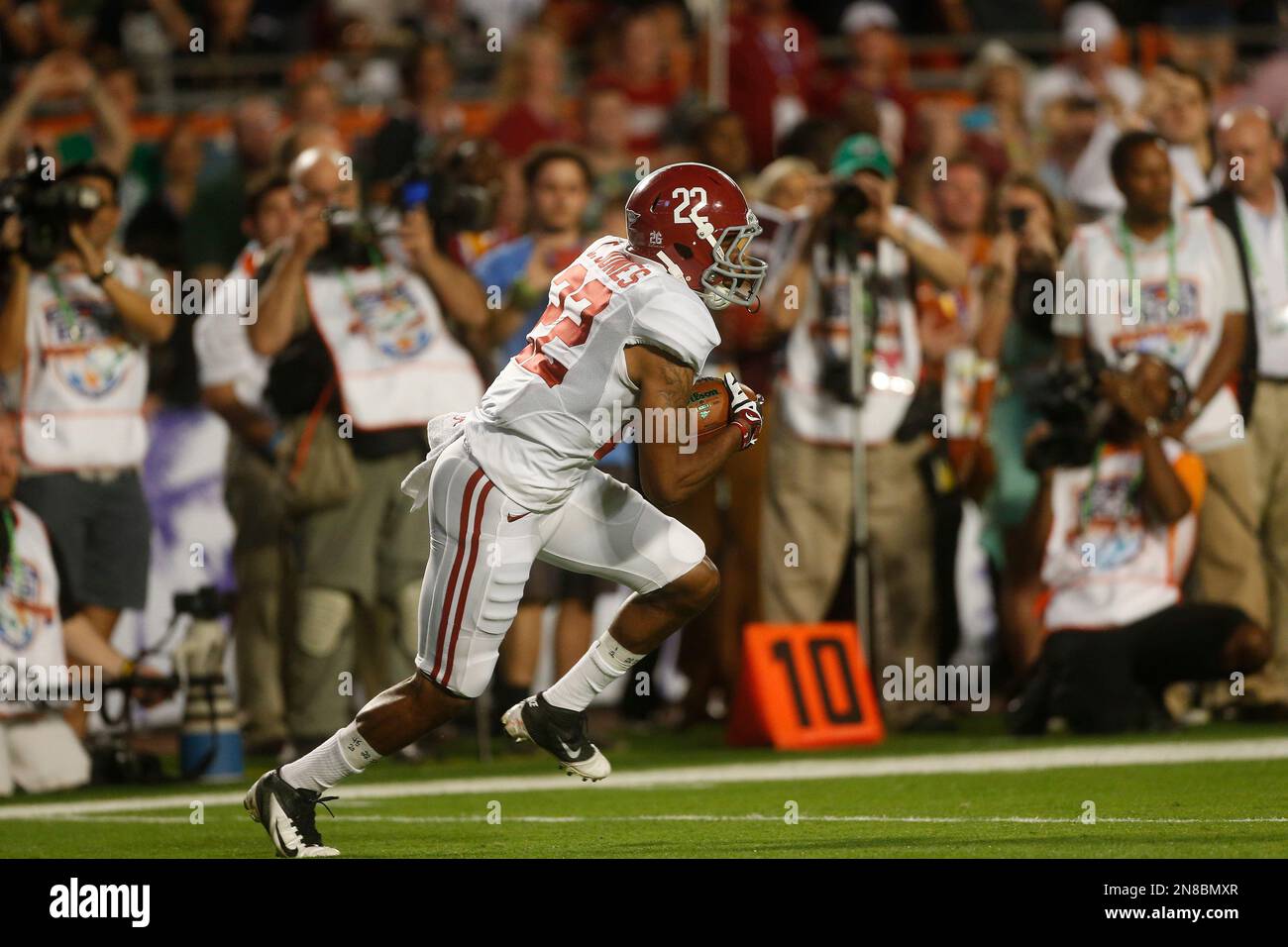 Alabama wide receiver Christion Jones (22) works against Notre Dame ...