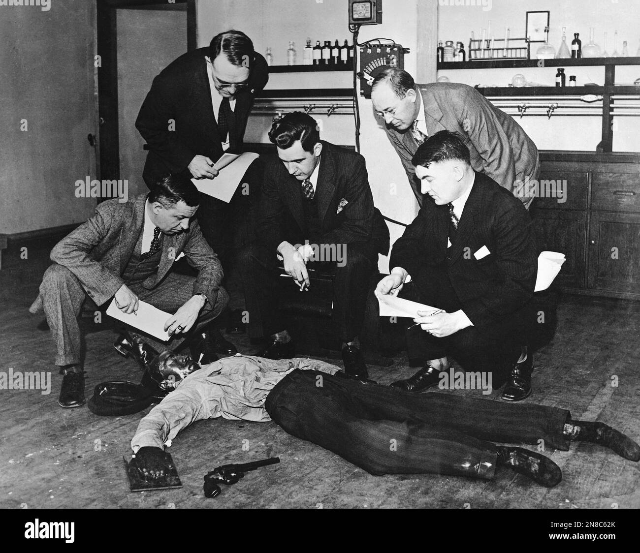 Students in the Scientific Crime Detection course of Northwestern ...