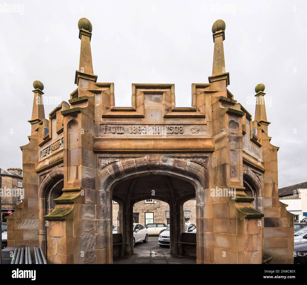 Raised parapet hi-res stock photography and images - Alamy