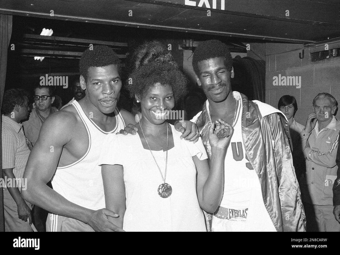 Leon Spinks, left, and Michael Spinks, pose with their mother during ...
