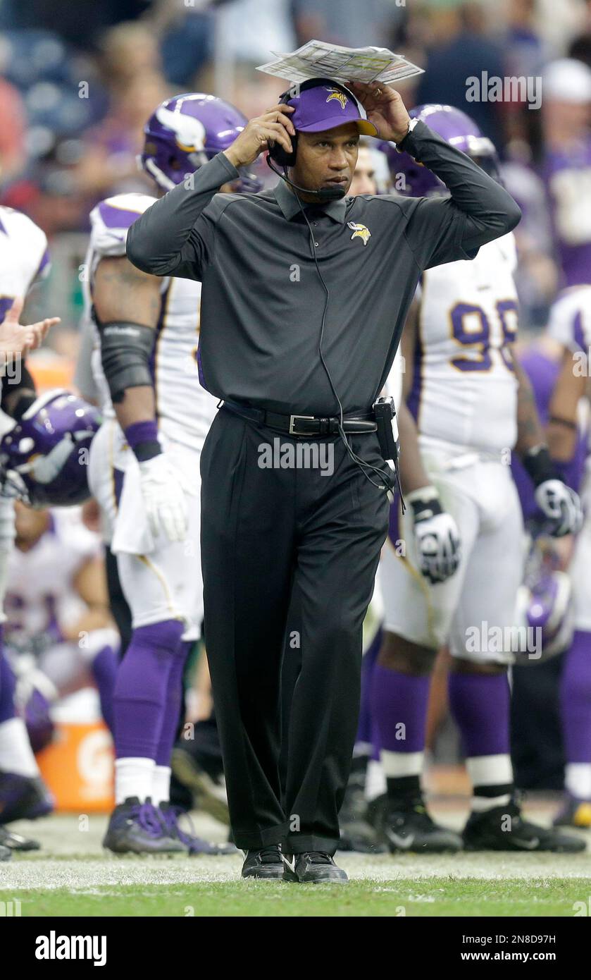 Minnesota Vikings head football coach Leslie Frazier during the fourth ...