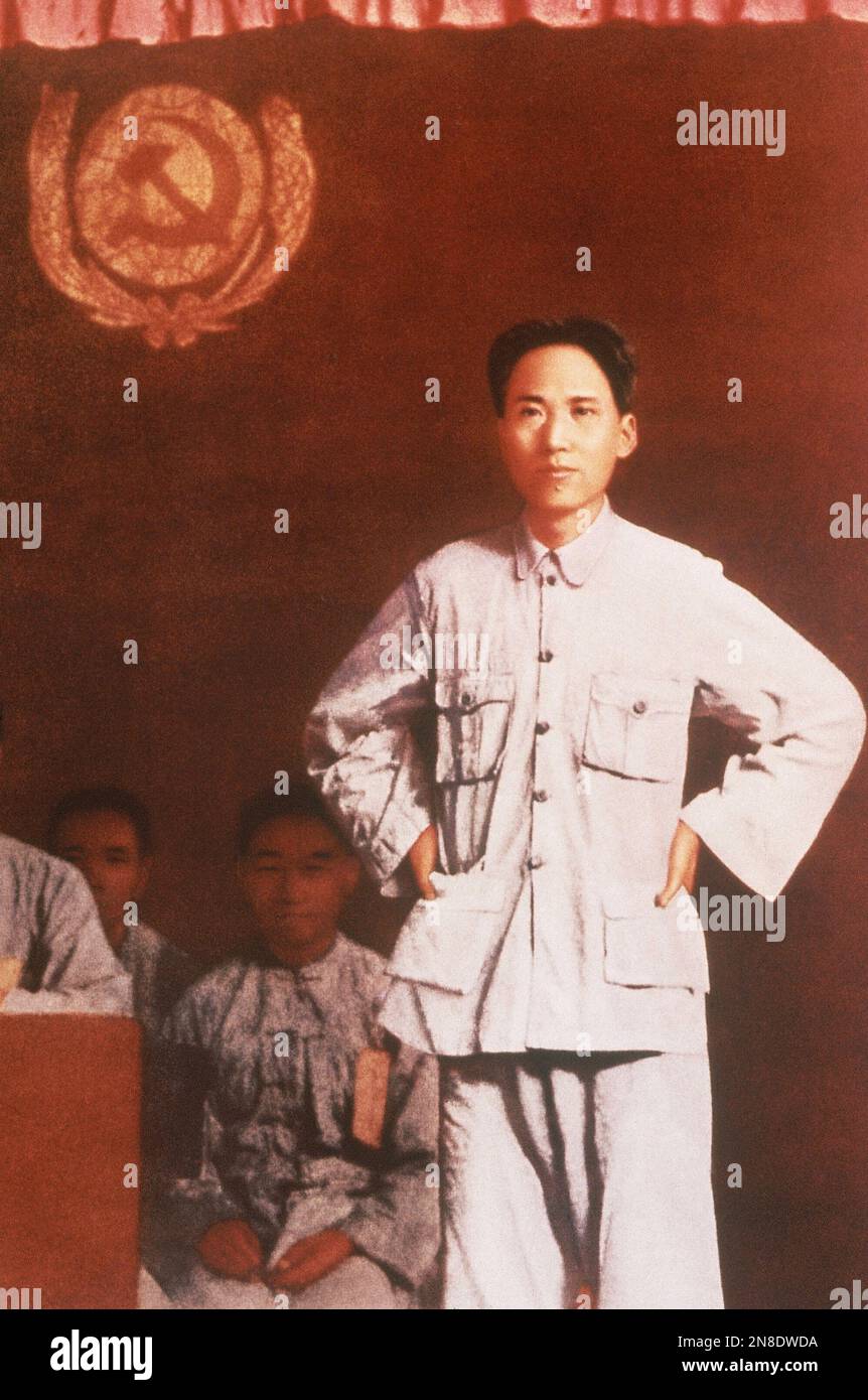 Mao Tse-Tung makes a speech at the congress of representatives of poor ...