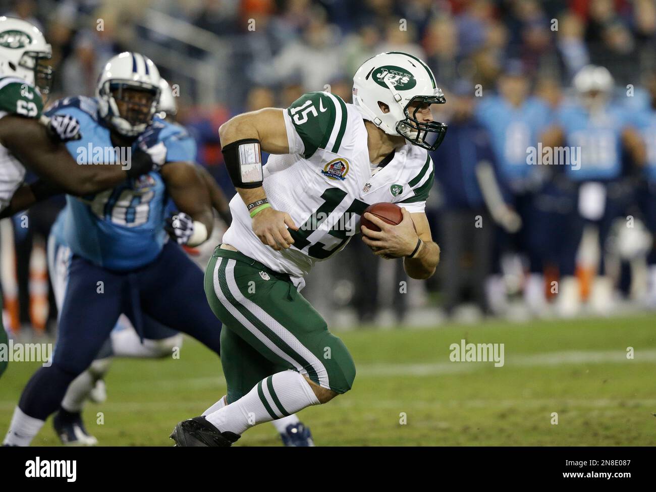 New York Jets quarterback Tim Tebow (15) scrambles against the ...