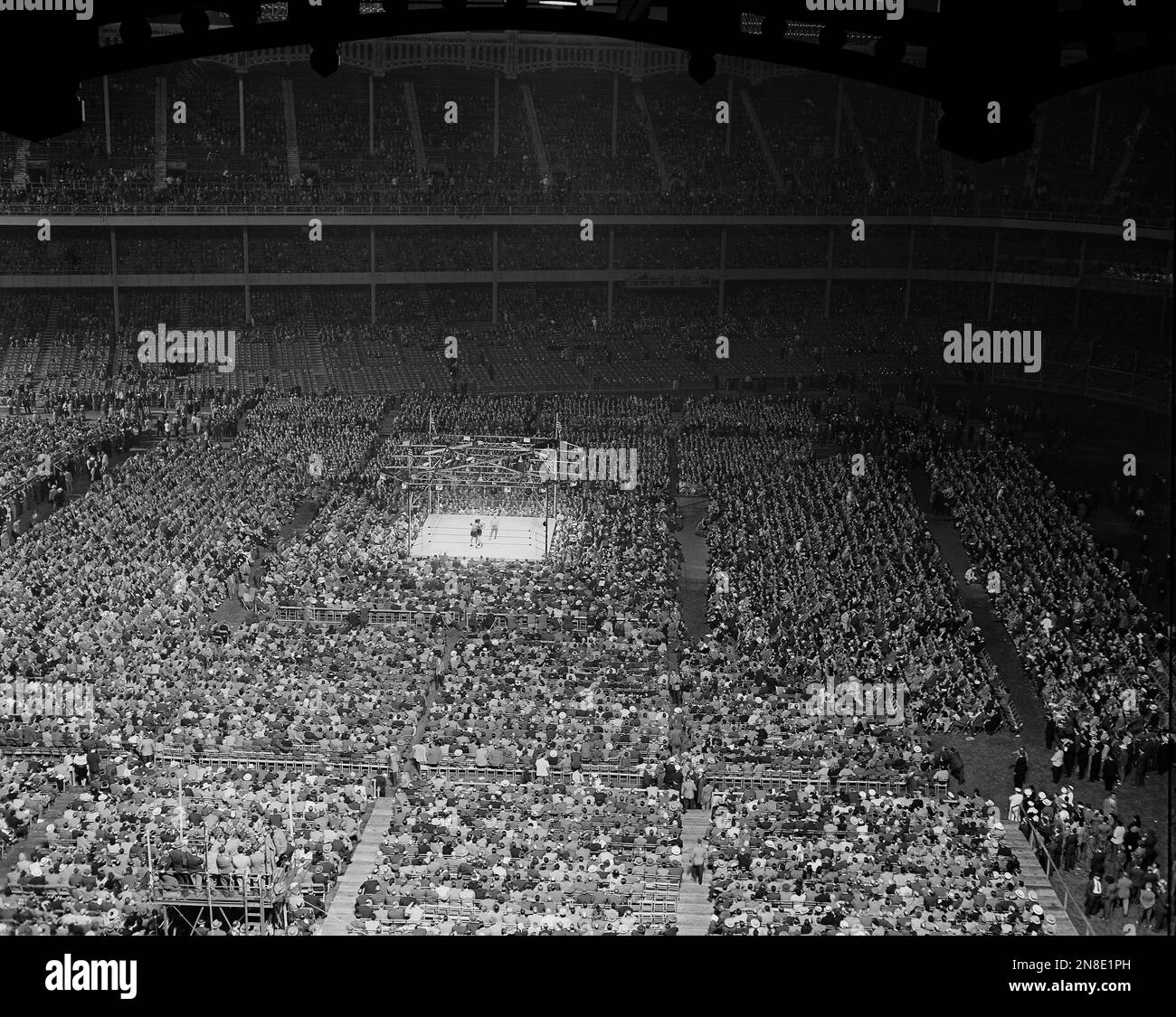 View of boxing match between Joe Louis vs Billy Conn at New York's ...