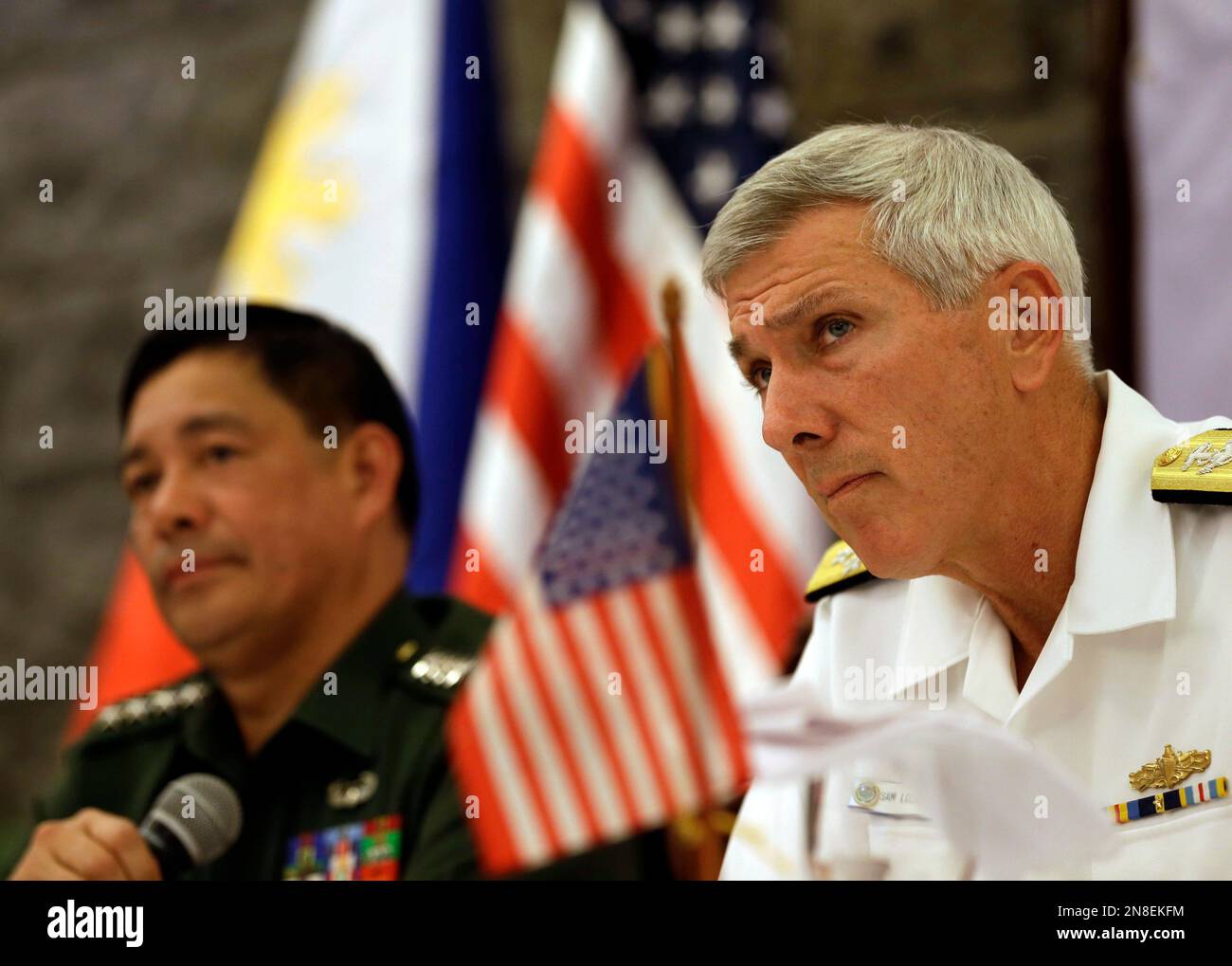 U.S. Admiral Samuel Locklear III, right, Commander of the U.S. Pacific ...