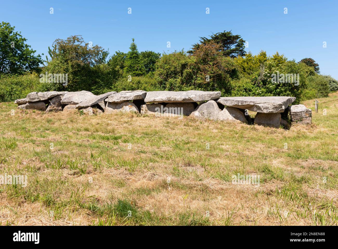 Neolithic covered walkway of Prajou (Trebeurden, Cotes d'Armor ...